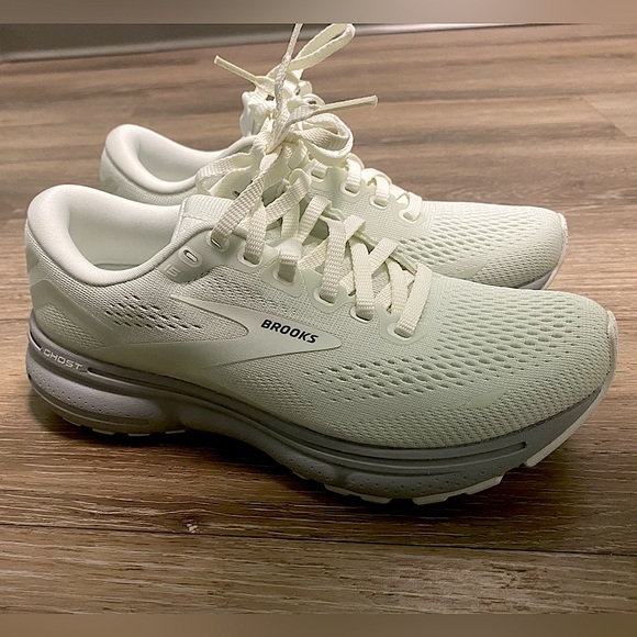 Brooks | Shoes | Womens 55 Green Silence Ghost 5 | Poshmark